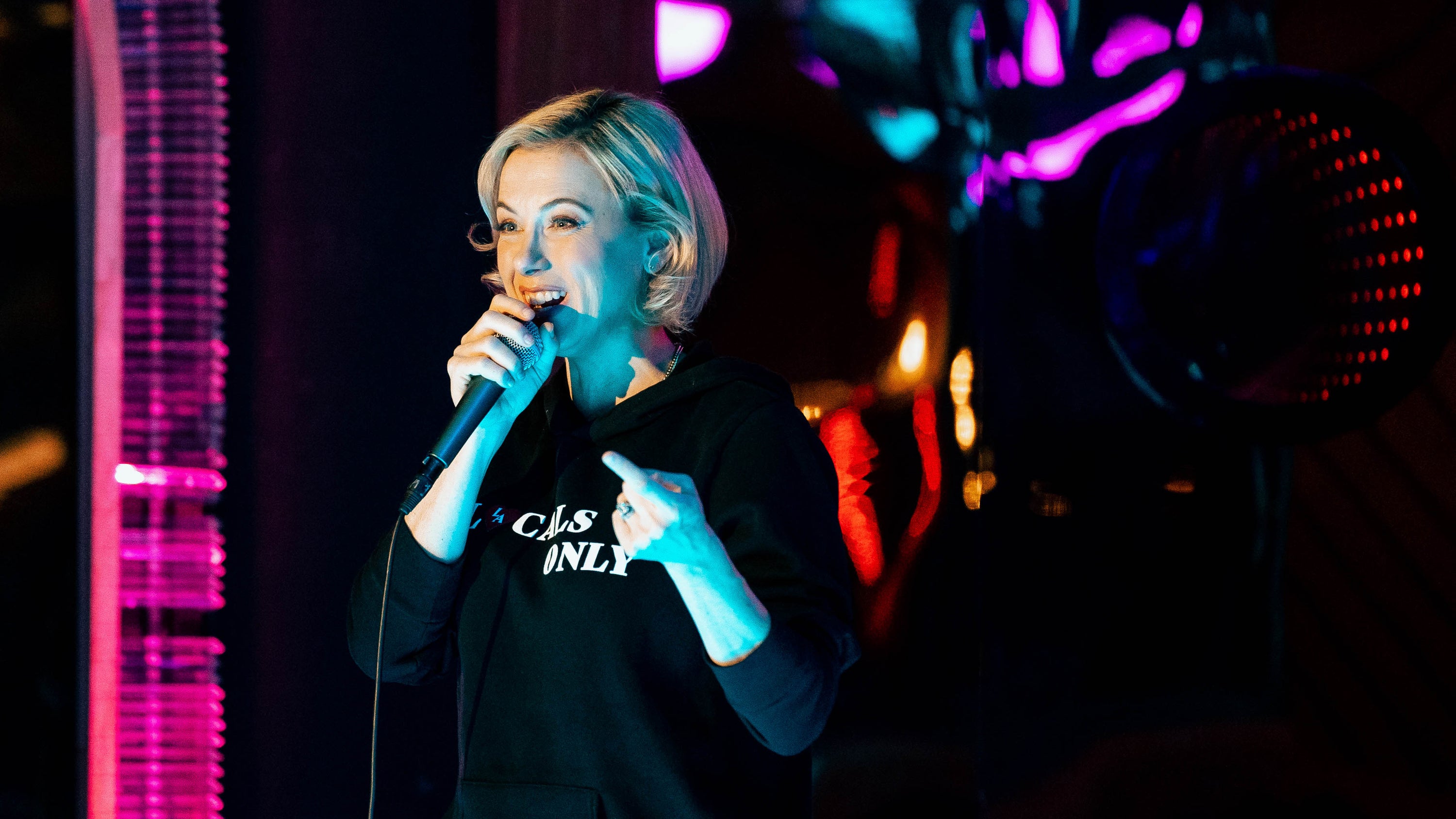 Iliza Shlesinger & How She Created Iliza's Locals – 800 Pound Gorilla