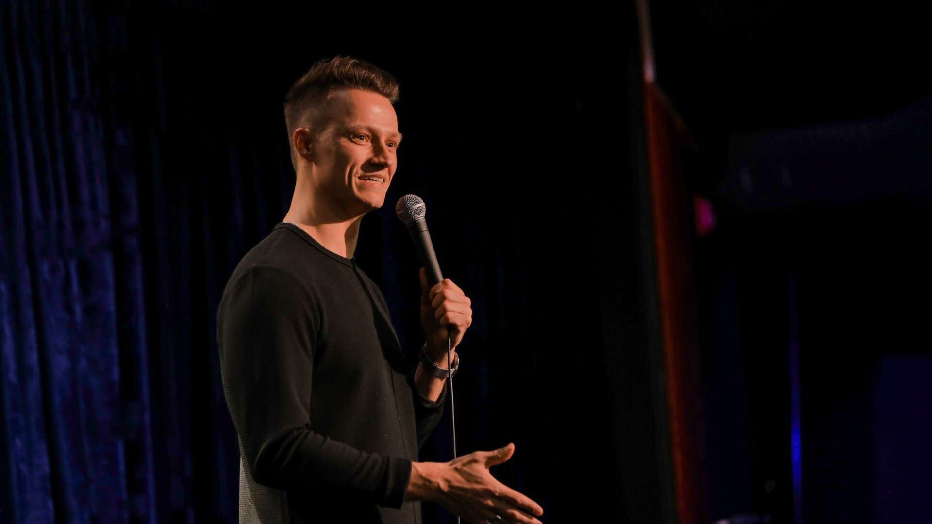 Gorilla Specials: Andrew Packer Is Funny And ‘On Guard’ – 800 Pound Gorilla