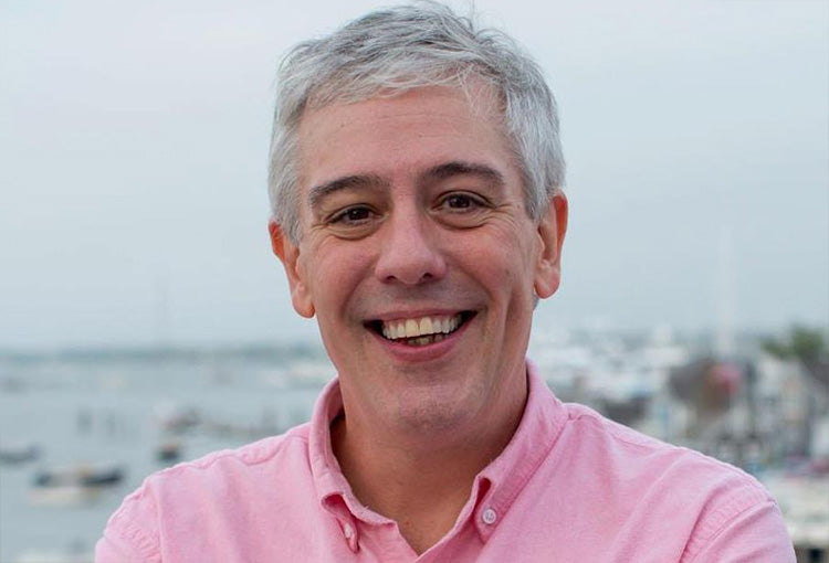 The comedy community mourns the sudden passing of comedian Vic Henley ...